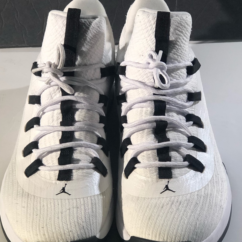 (Pre-Owned) Jordan Ultra Fly 2 Low White And Black - Gem